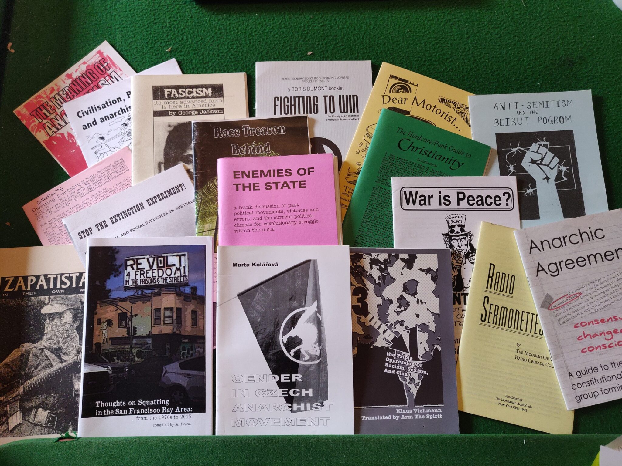 Total random old pamphlet bundle - Active Distribution